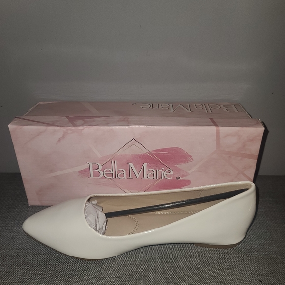 Bella Marie | Shoes | White Flats | Poshmark
